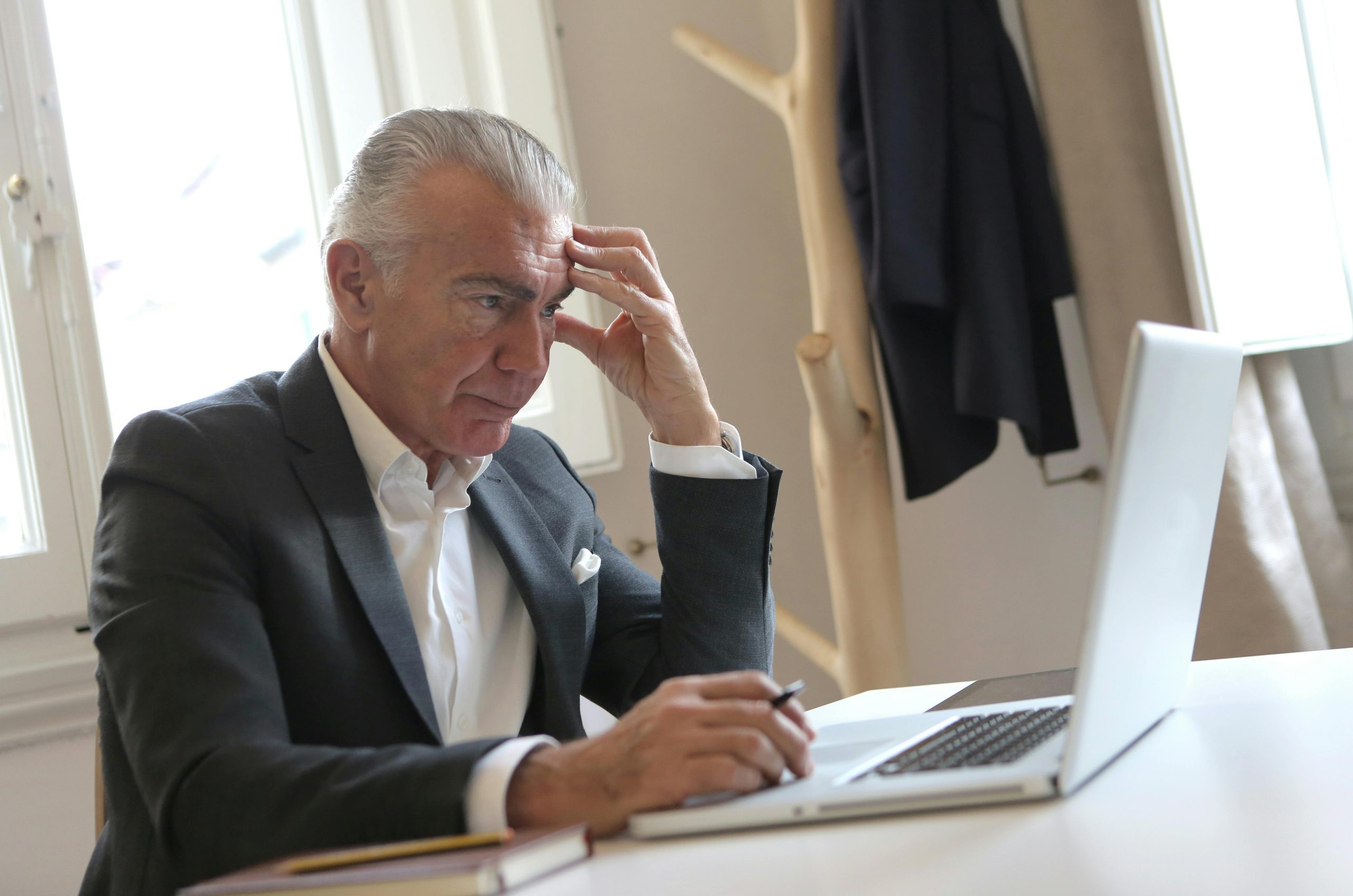 Blue Light Blocking Lenses – CHUEN FUNG SPECTACLES SERVICES